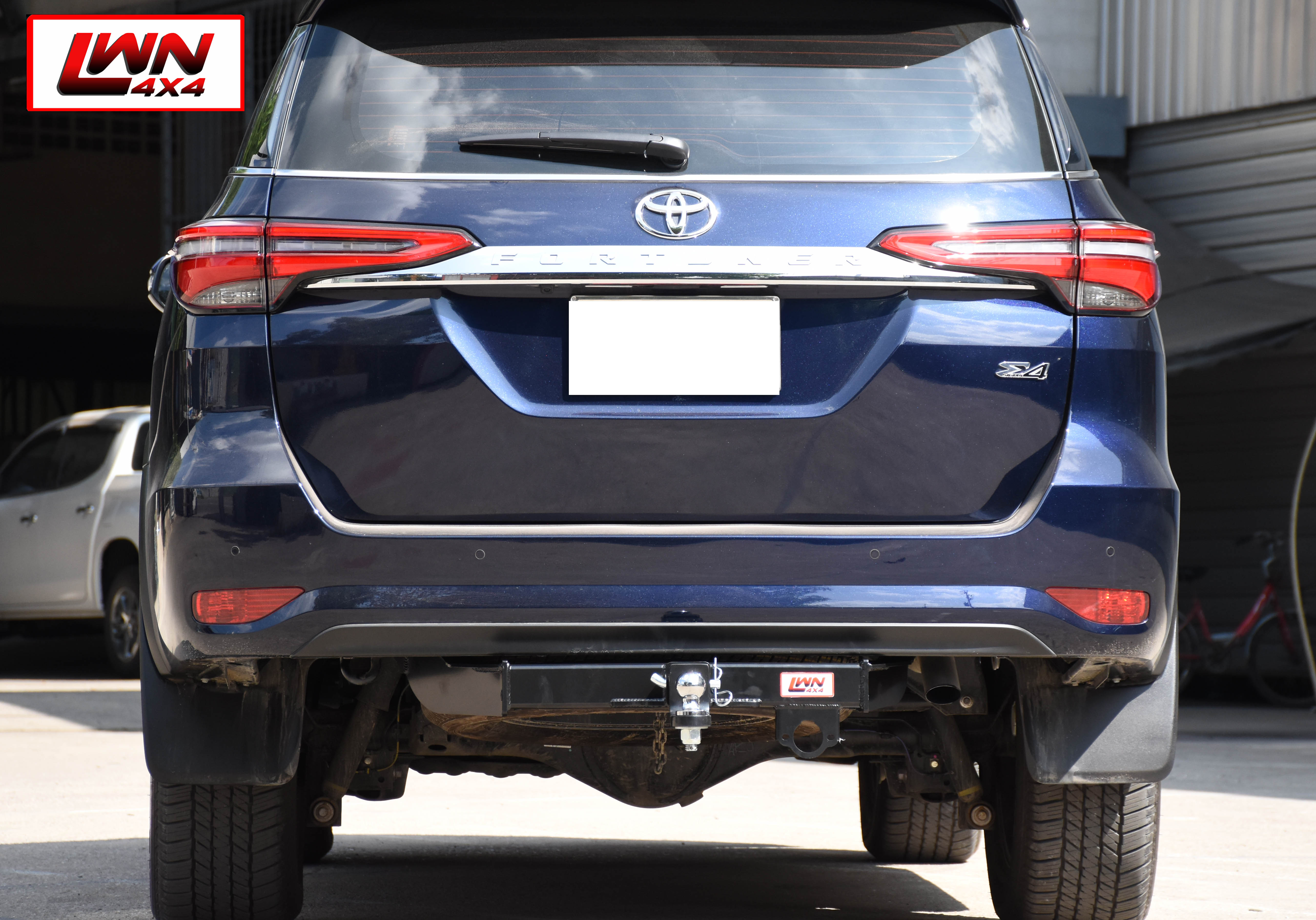 Towbar Fortuner Regender Tow hitch very strong - Lwn4x4