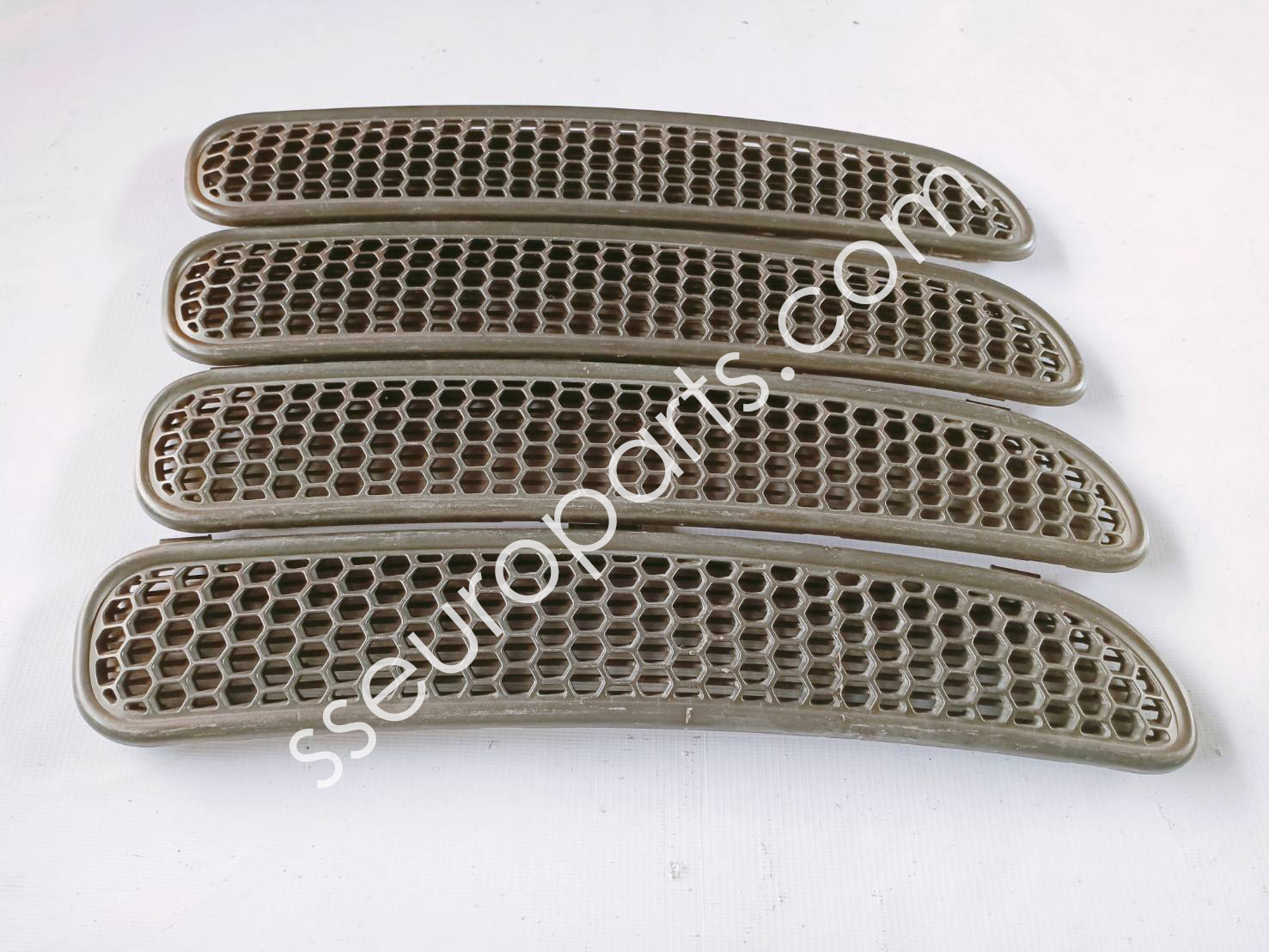 Grille left 51137122505 7122505 - sseuroparts