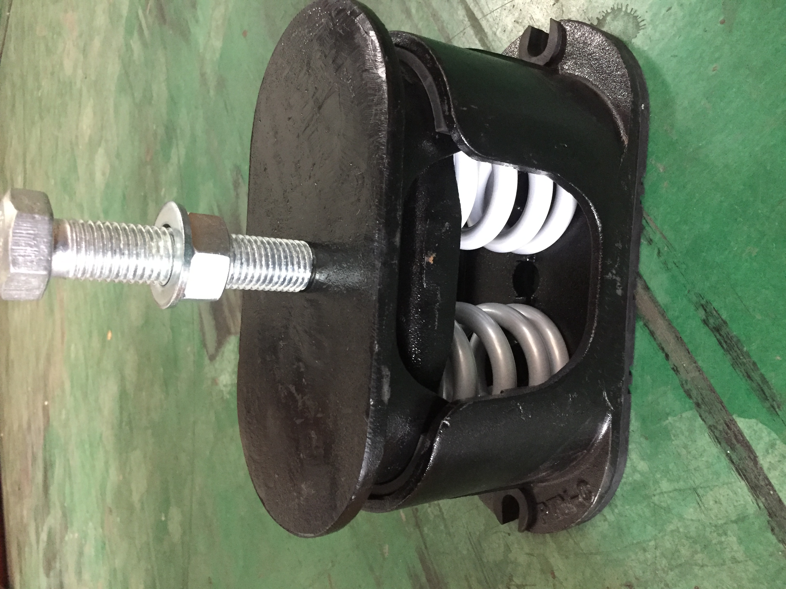 TOZEN - SPRING ISOALTOR - fucons