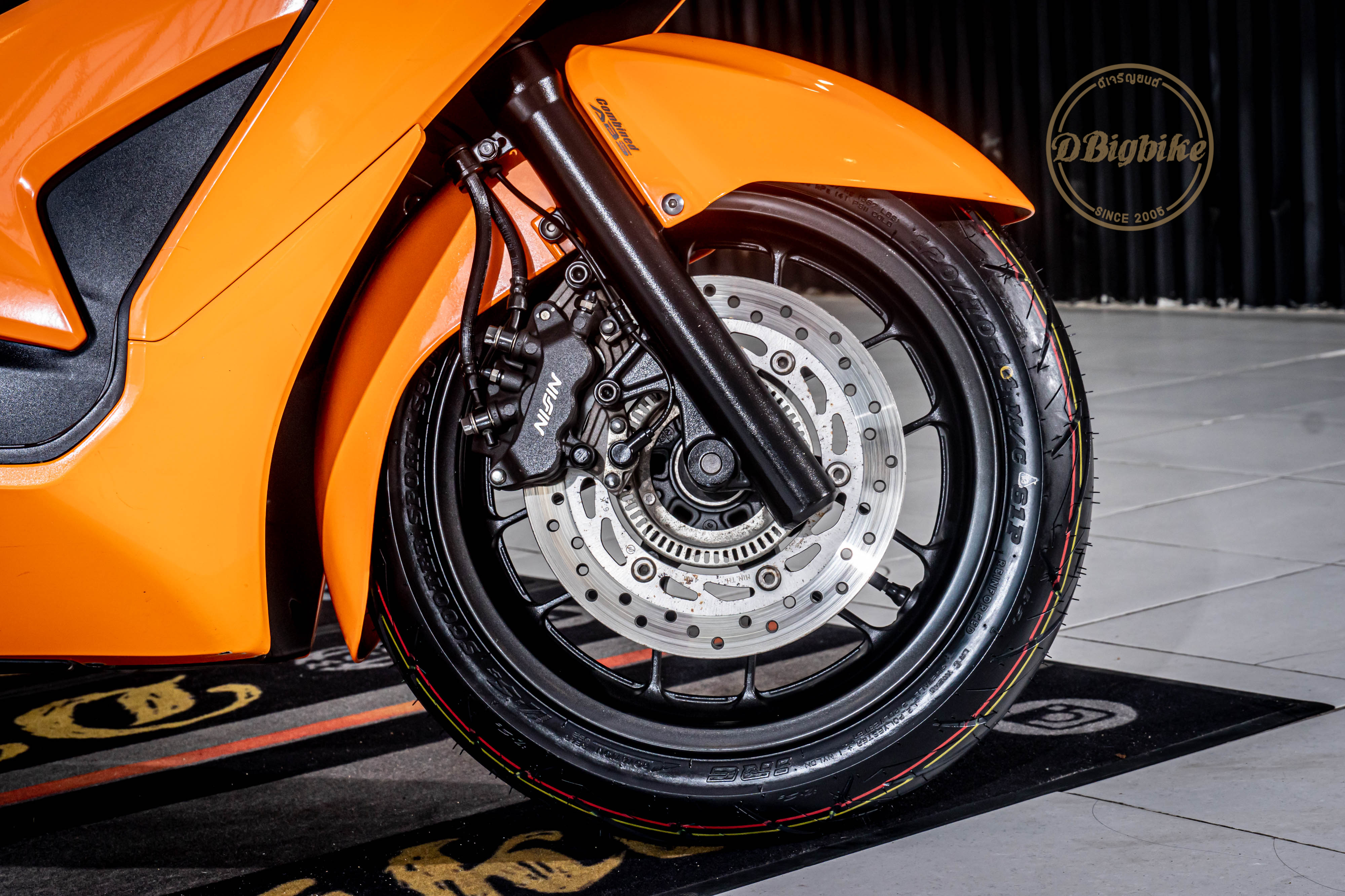 Honda Forza 300 - dbigbike