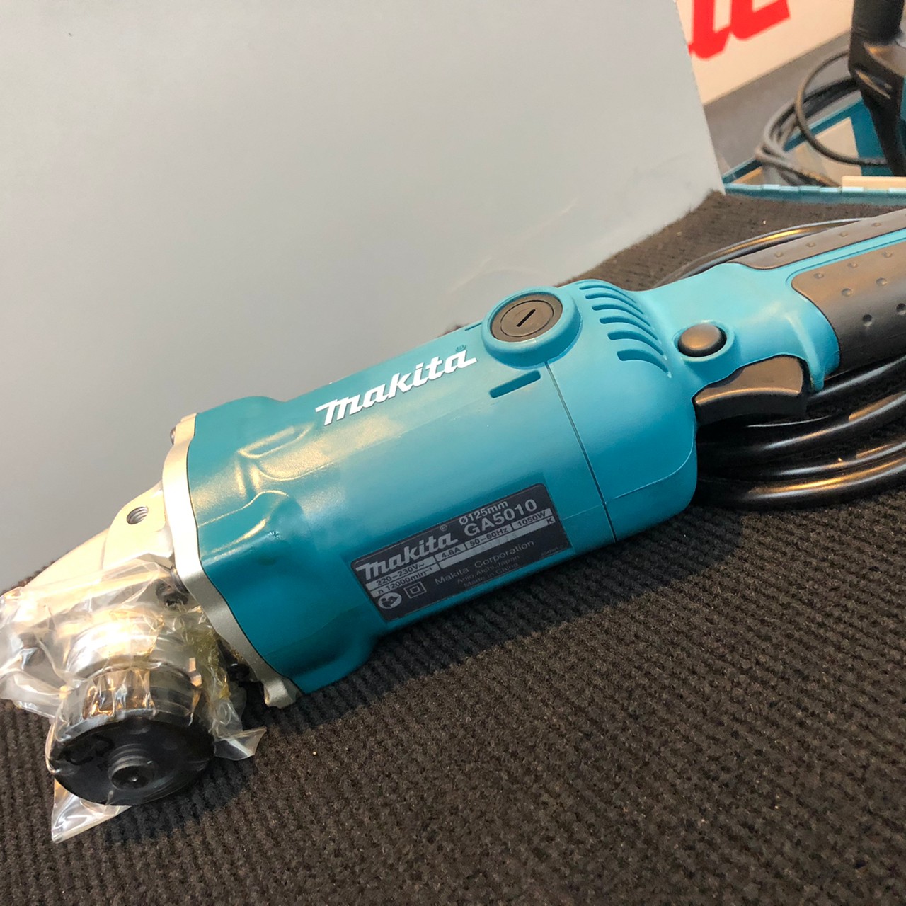 เครื่องเจียรไฟฟ้า 5" MAKITA GA5010 1050W. - jumboa