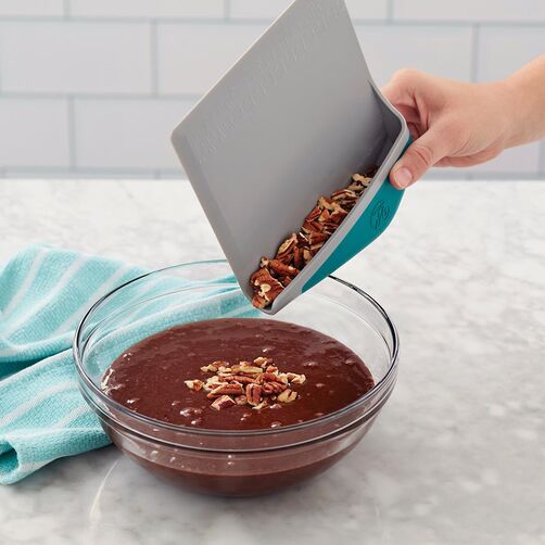 02-0-0011 SCOOP AND CHOP BAKER'S BLADE - Bakeryland