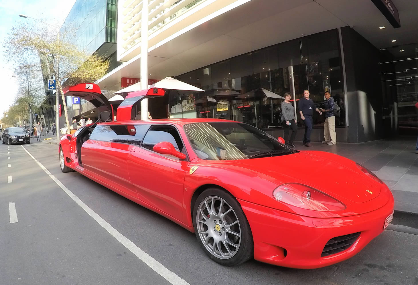 สายปาร์ตี้จัดไหม? Ferrari F360 Modena Limousine ประกาศขายในราคา $ AUD ...