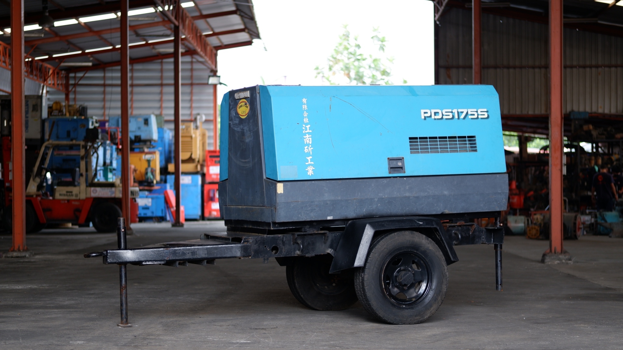 Air Compressor with Jackhammer - thaigent