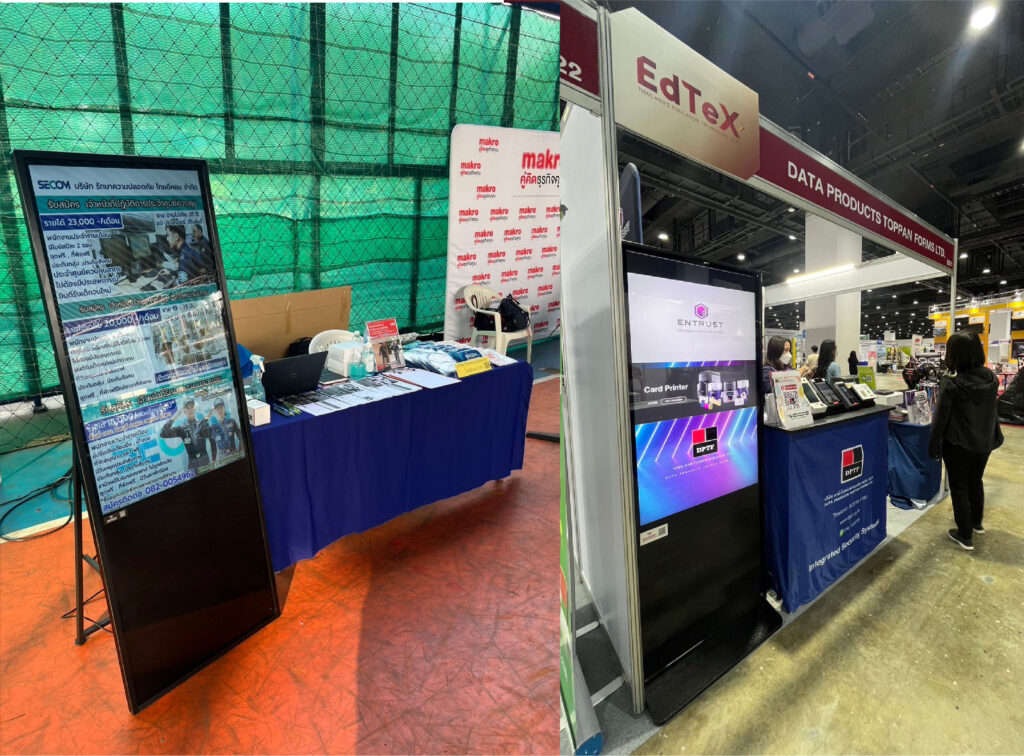 ป้ายโฆษณาดิจิตอล Neosmart Billboard (แบบขาตั้ง) Portable