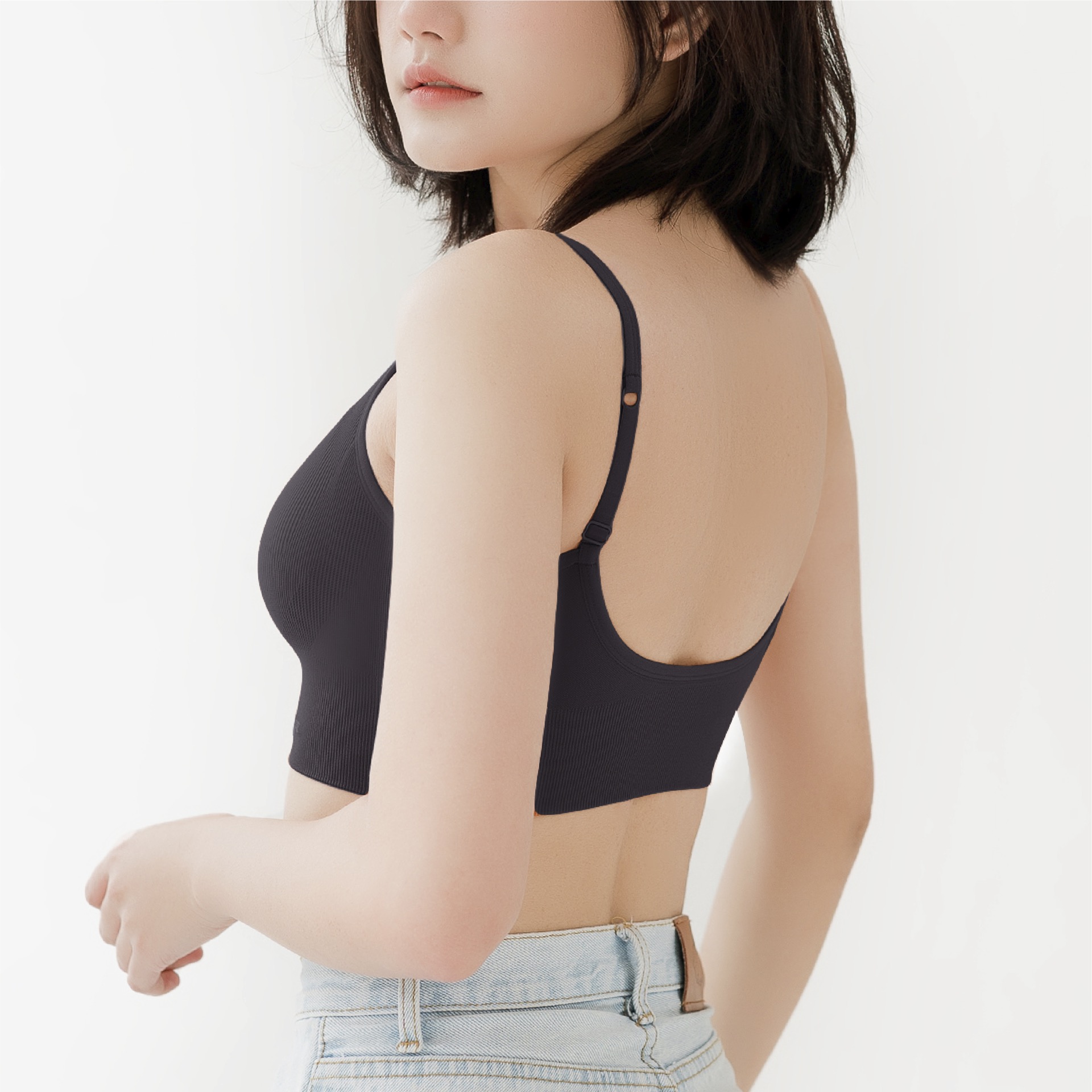 Candy Bra บราไร้ตะเข็บทอแบบ Ribbed ดีไซน์สปอร์ต สีดำ - cherilon