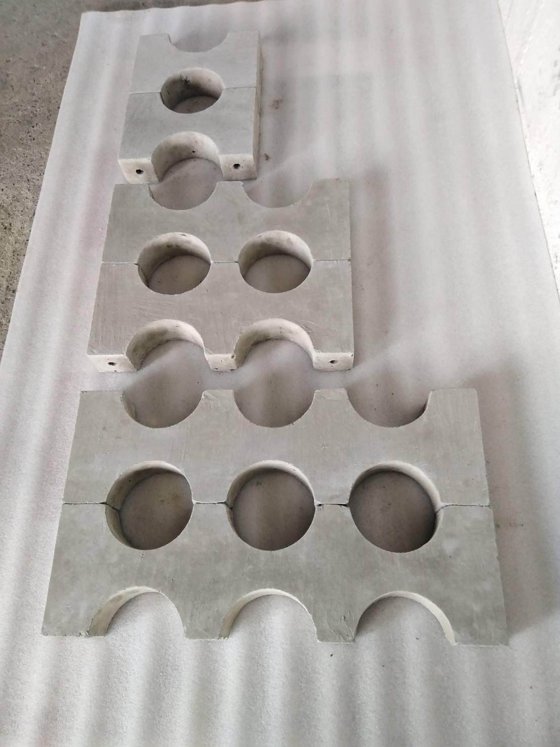 หวีคอนกรีตรองท่อ HDPE มาตราฐานการไฟฟ้า แคล้มล็อคท่อ HDPE (HDPE Spacer ...