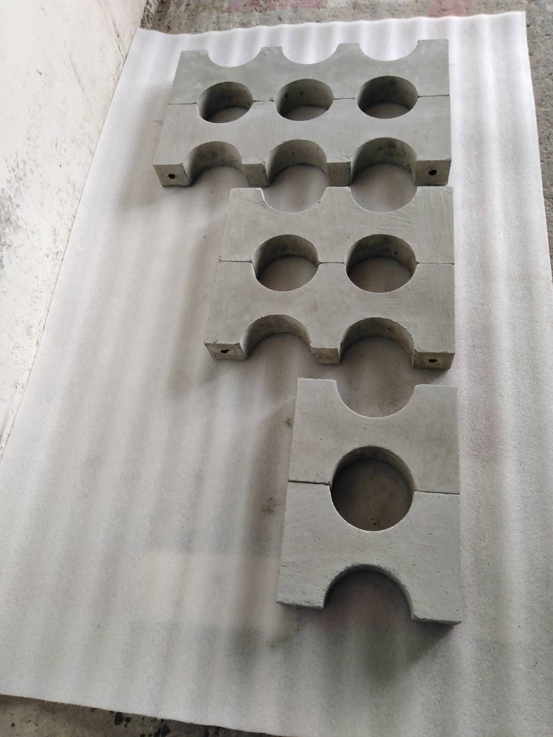 หวีคอนกรีตรองท่อ HDPE มาตราฐานการไฟฟ้า แคล้มล็อคท่อ HDPE (HDPE Spacer ...