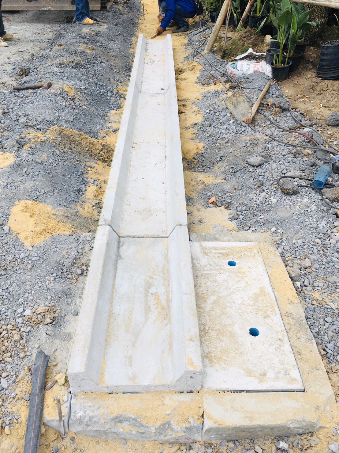 รางยู ร่องระบายน้ำแบบตื้น รางตื้น เหลี่ยม (Shallow Drain) (Spoon Drain)