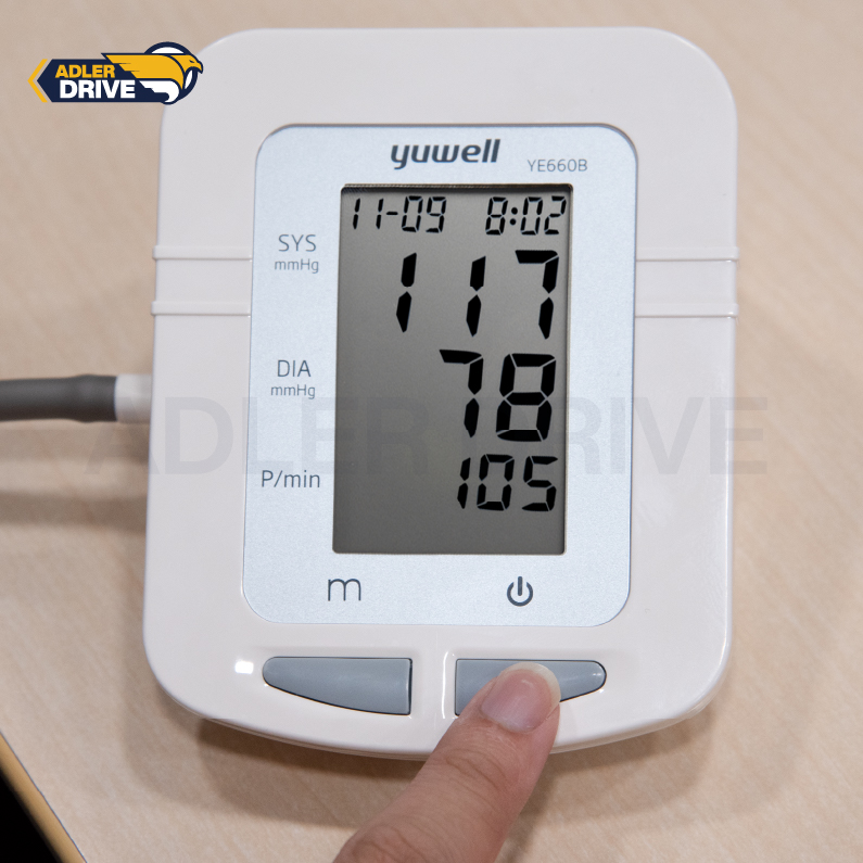 เครื่องวัดความดันโลหิต Yuwell รุ่น YE-660E - adlerdrive