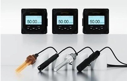 How does a conductivity probe work