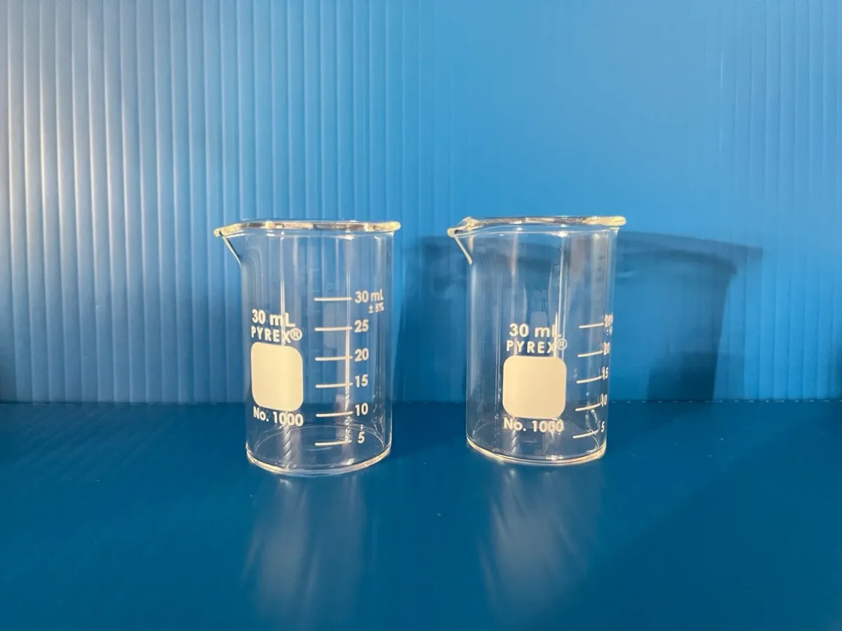 Beaker glass, size 30 ml, "Pyrex" (บีกเกอร์แก้ว)