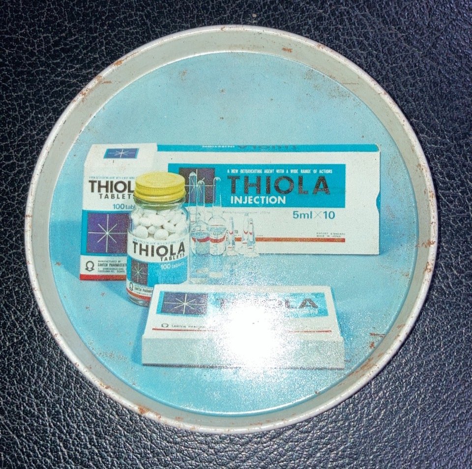 จานสังกะสีรองแก้ว ยาThiola ยุค พ.ศ. 2520 - ardeed