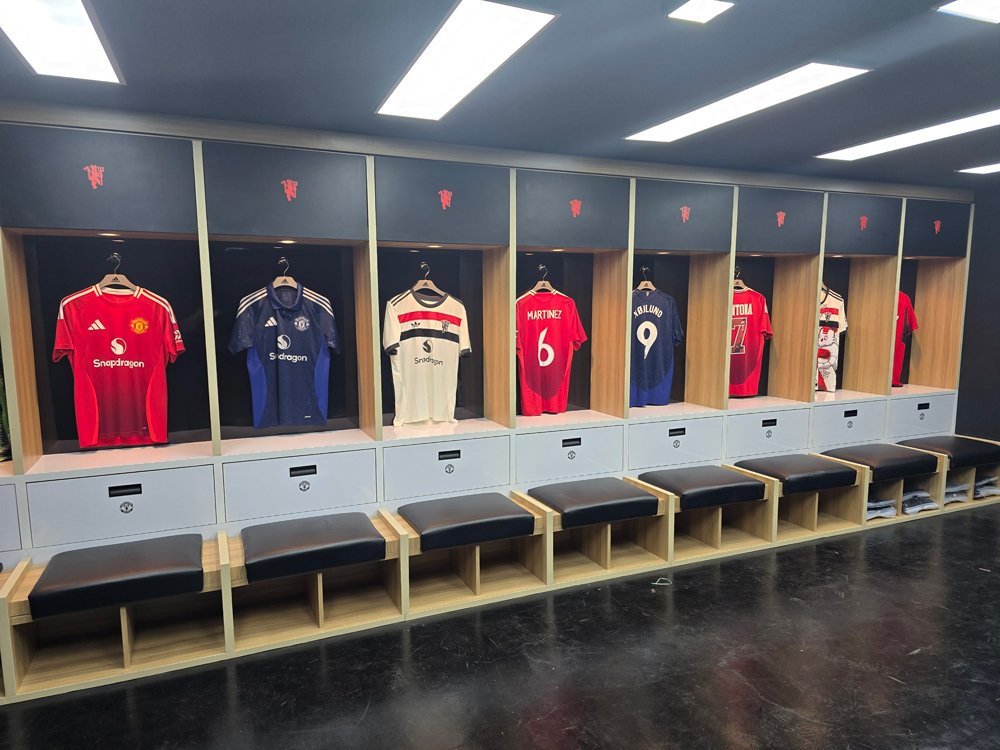 United fan shop - its all about Manchester United Merchandise