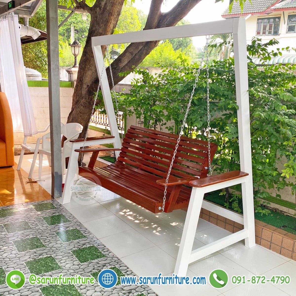 ชิงช้าไม้เต็งโครงเหล็กสีขาว ที่นั่งชิงช้าที่พิงโค้งเว้านั่งสบาย SR-017