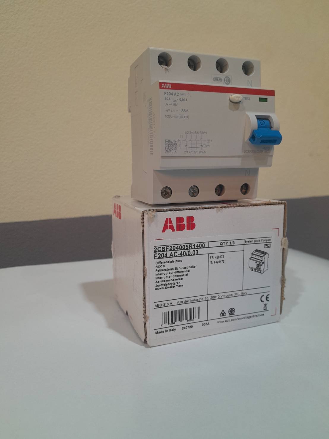 เบรกเกอร์กันดูด RCCB ABB FH204 AC-40/0.03 4P 40A