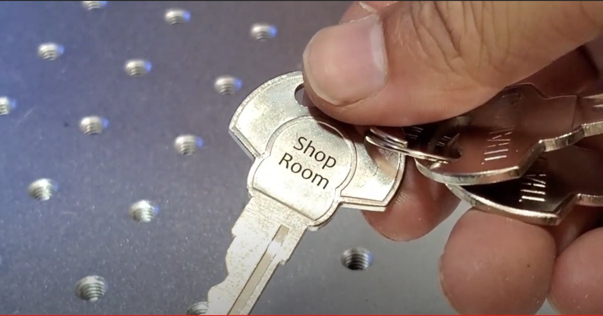 เลเซอร์ข้อความบนกุญแจ - engway