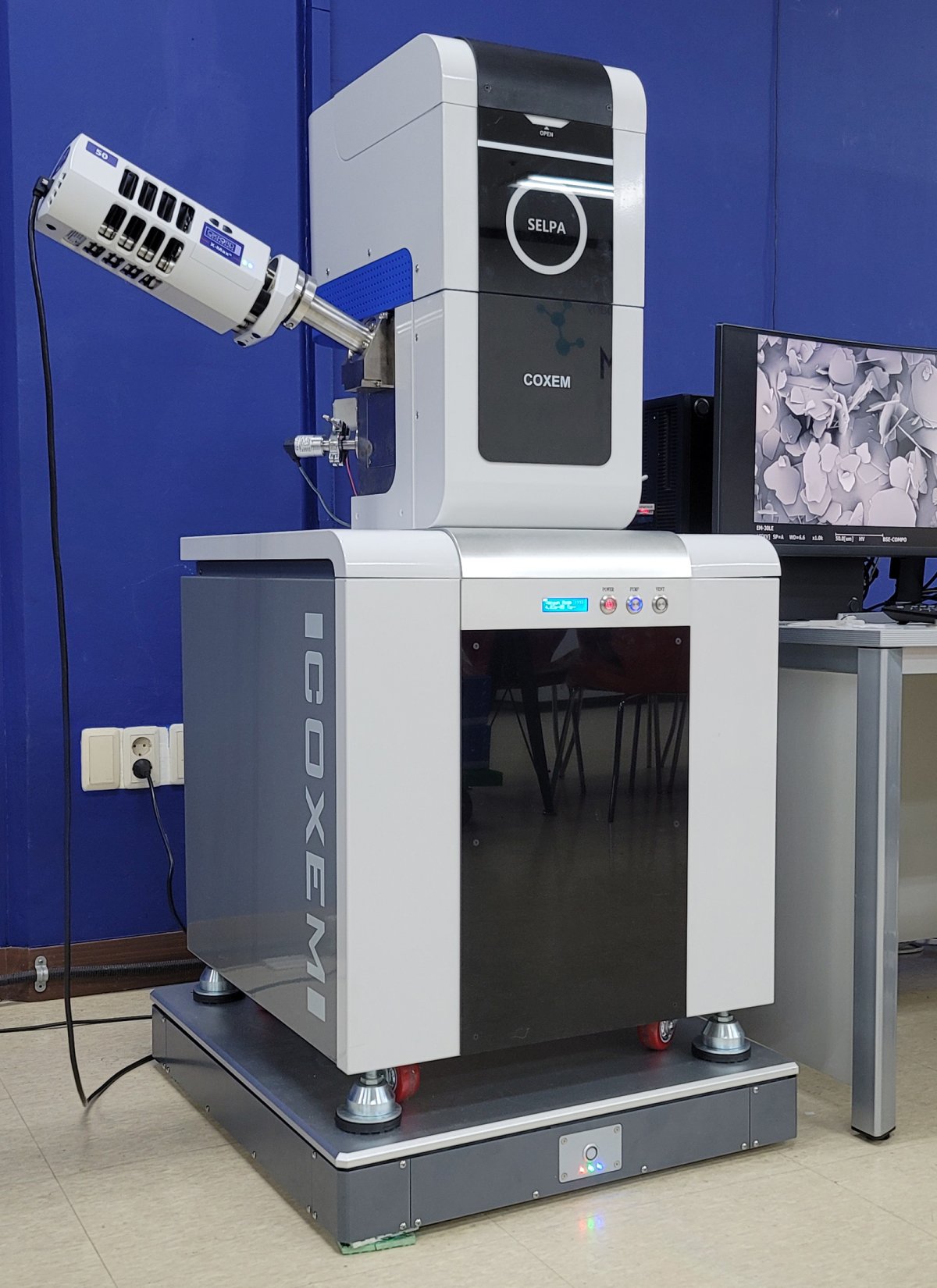 Compact active isolation system for normal SEM (Active Vibration Isolator)