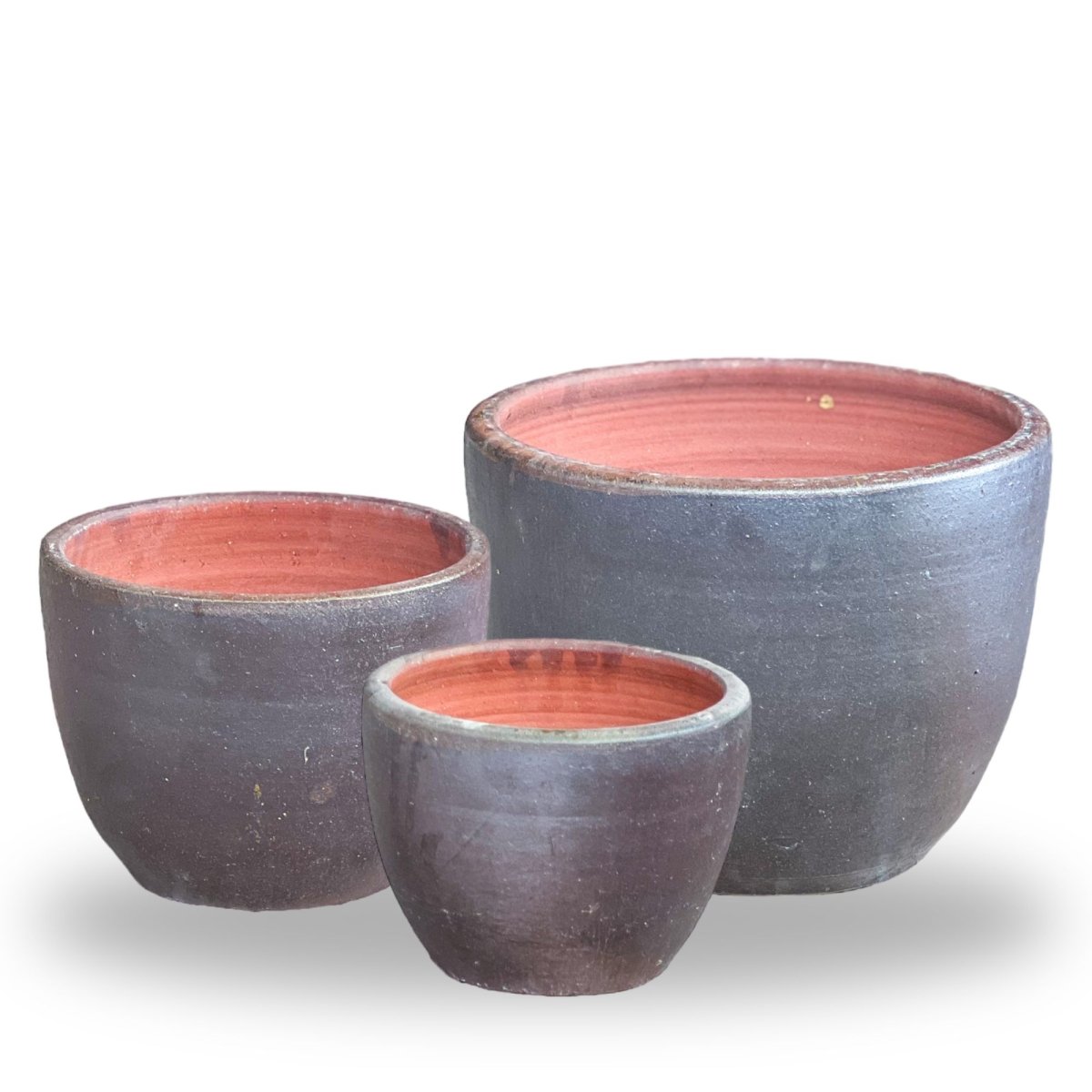 Egg-shaped pot available in 3 sizes: S, M, L