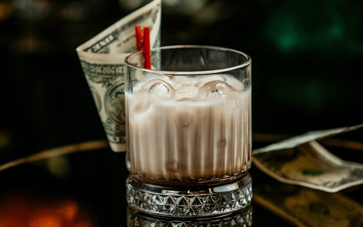 Irish Cream: Charm & Versatile Irish Whiskey Liqueur