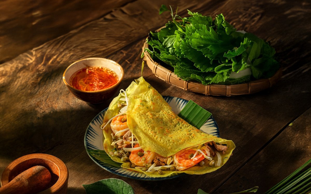 Bánh Xèo: Crispy Vietnamese Pancake with Flavorful Filling