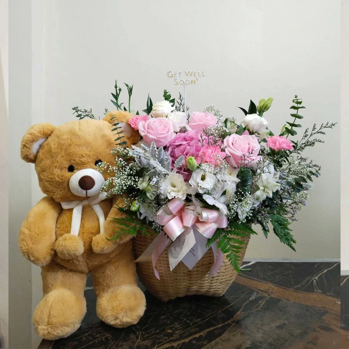 Couple teddy bears with flowers | Fast delivery within 1-2 hours ...