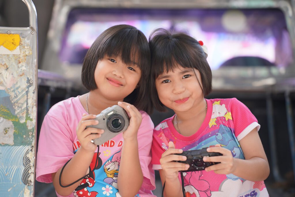 TAMRON EXPERIENCE : สะกดรอย..หนูน้อยฝึกถ่ายภาพด้วยเลนส์ซูมไวแสง