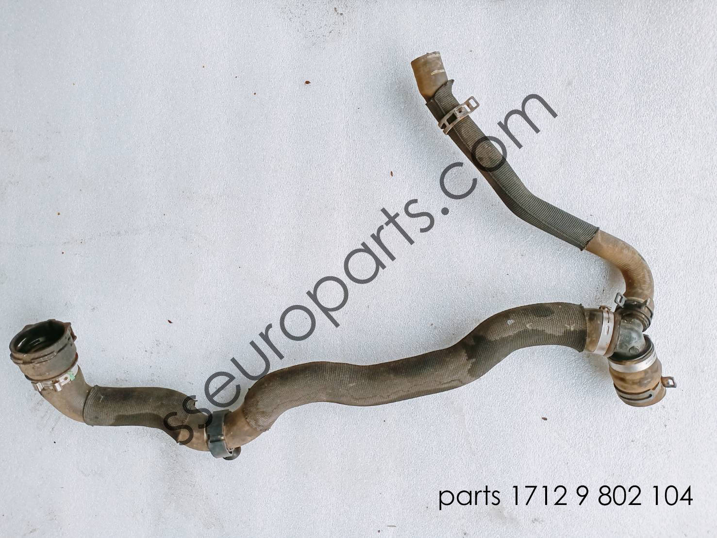 ท่อน้ำหล่อเย็น หมายเลขชิ้นส่วน: 17129802104 9802104 - sseuroparts