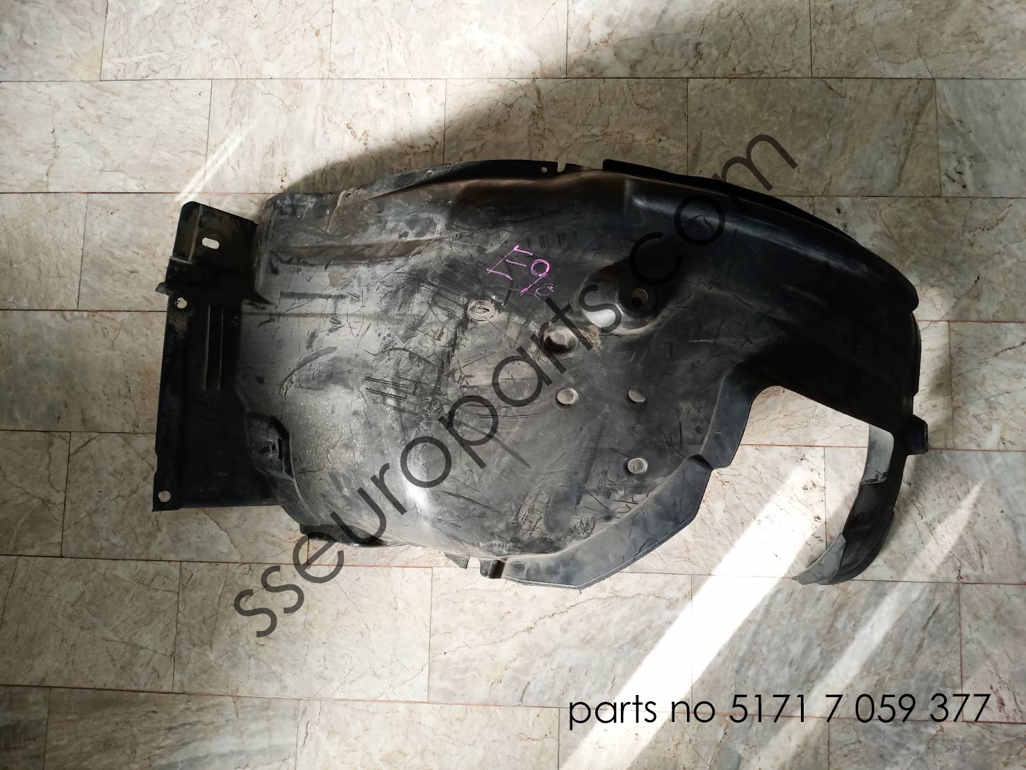 แผ่นปิดซุ้มล้อ ด้านหน้าซ้าย หมายเลขชิ้นส่วน: 51717059377 7059377 ...