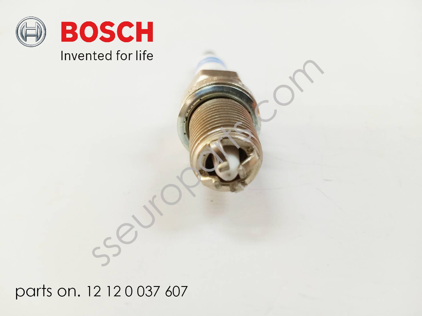 หัวเทียนไฟแรงสูง หมายเลขชิ้นส่วน: 12120037607 0037607 BOSCH PLATINUM R3 ...