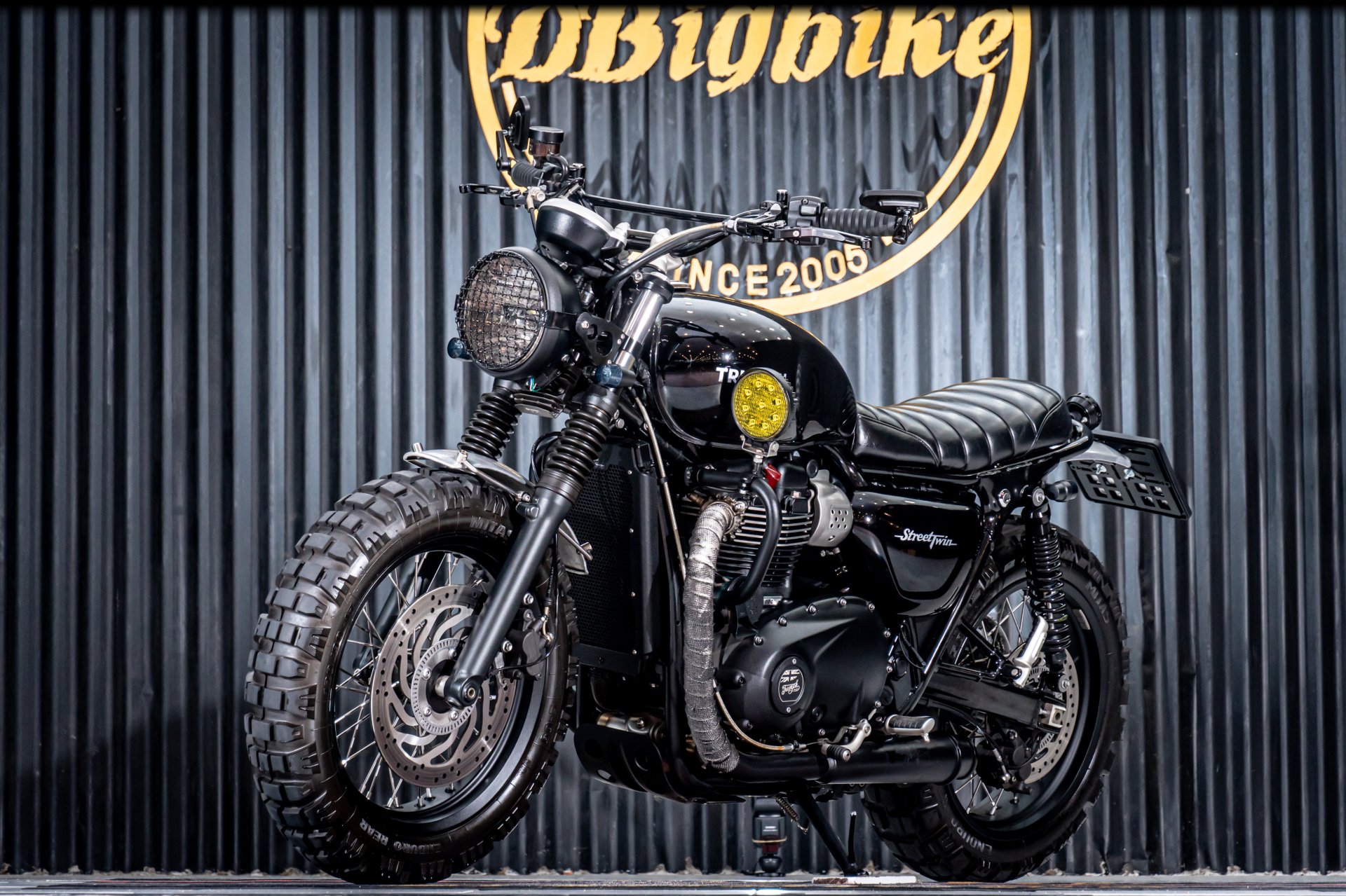Triumph Street Twin Custom - dbigbike