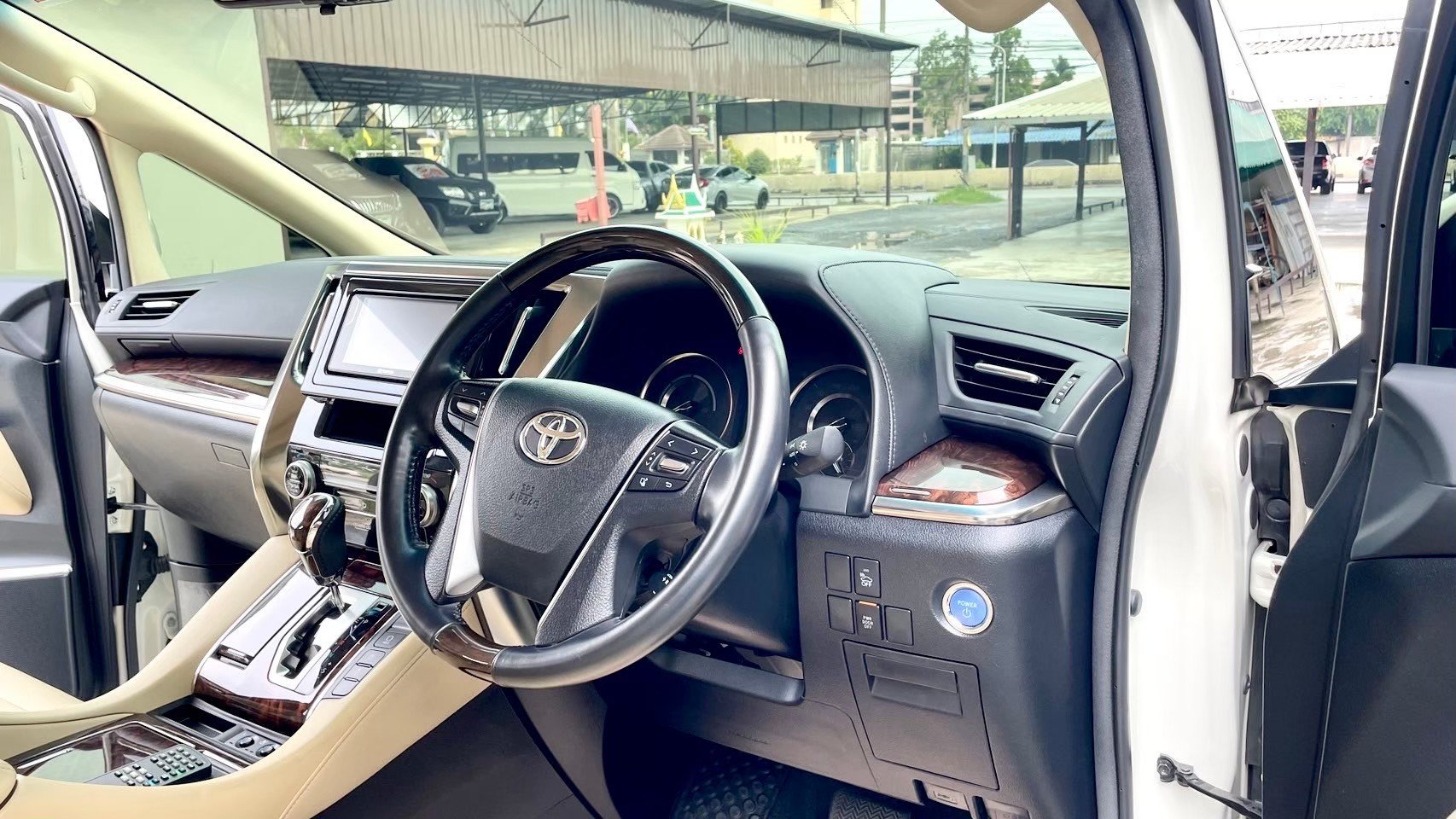 TOYOTA ALPHARD 2.5 GF HYBRID 2019