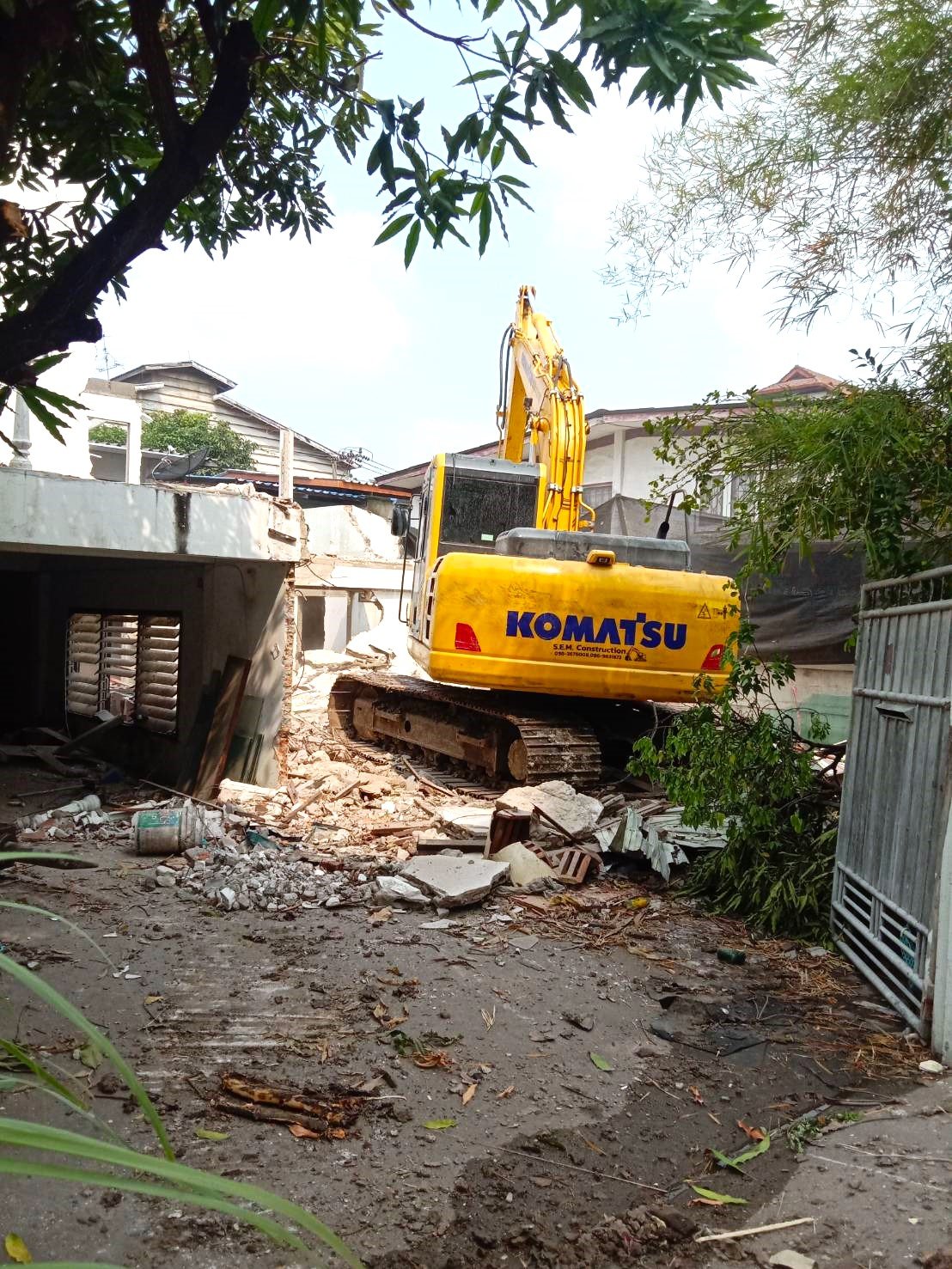 รื้อถอนบ้านใหญ่ สุขสวัสดิ์ 68 - semconstruct