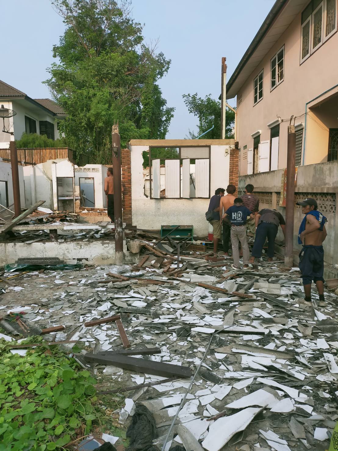 ซื้อบ้านไม้ รื้อถอน ถมดิน หมู่บ้านเศรษฐกิจ - semconstruct