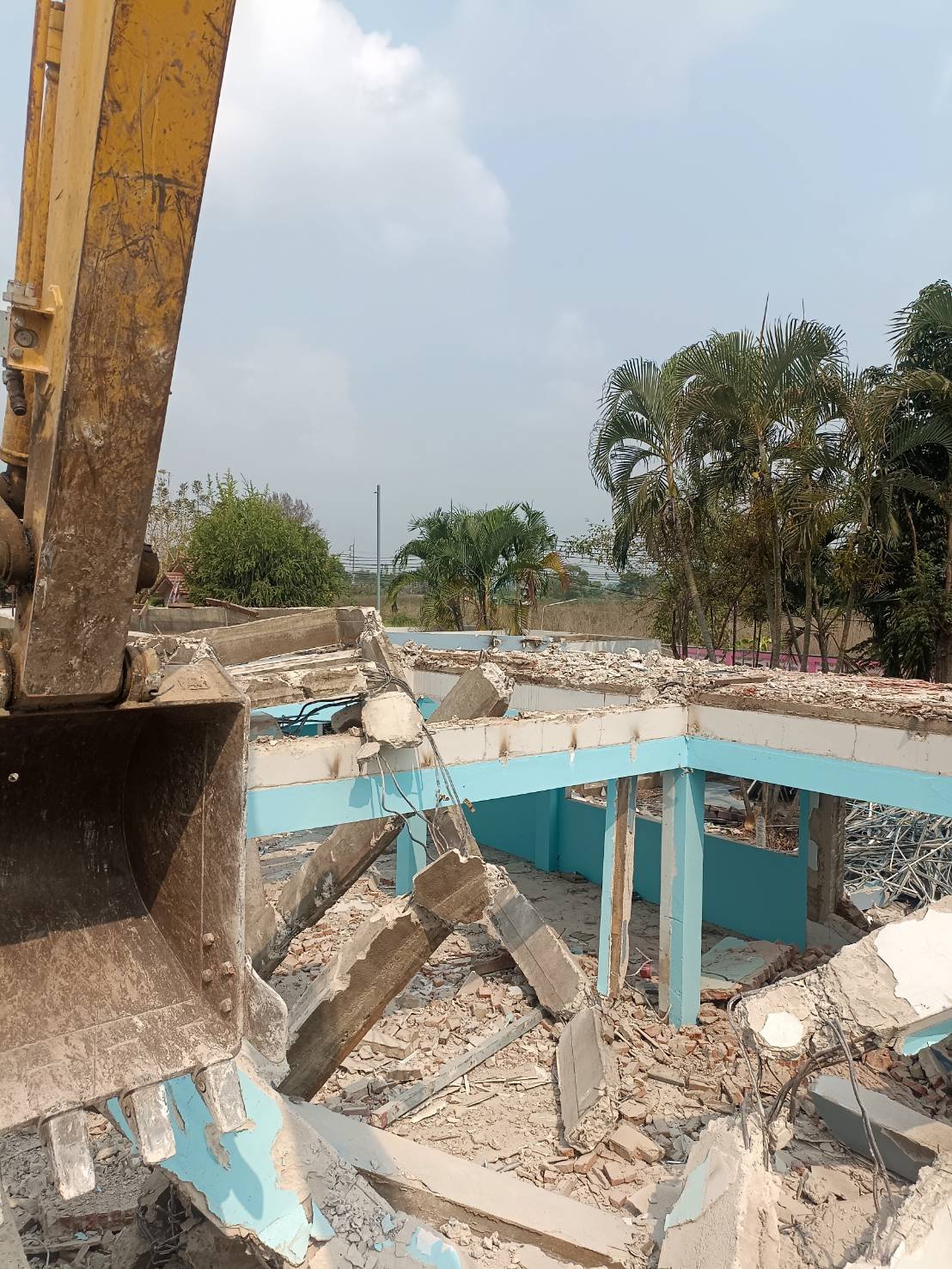 รื้อถอนอาคาร สถานสงเคราะห์เด็กอ่อน รังสิต - semconstruct