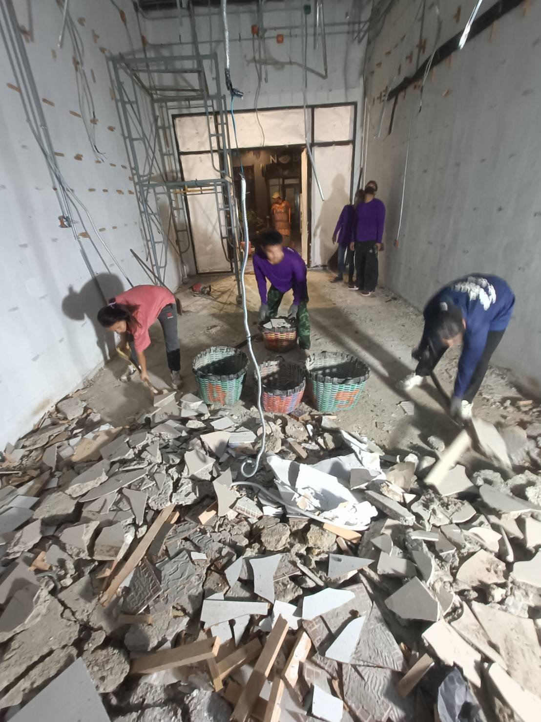 Bare shell ร้านนมใน Mingle Mall ใกล้ ม.กรุงเทพ - semconstruct