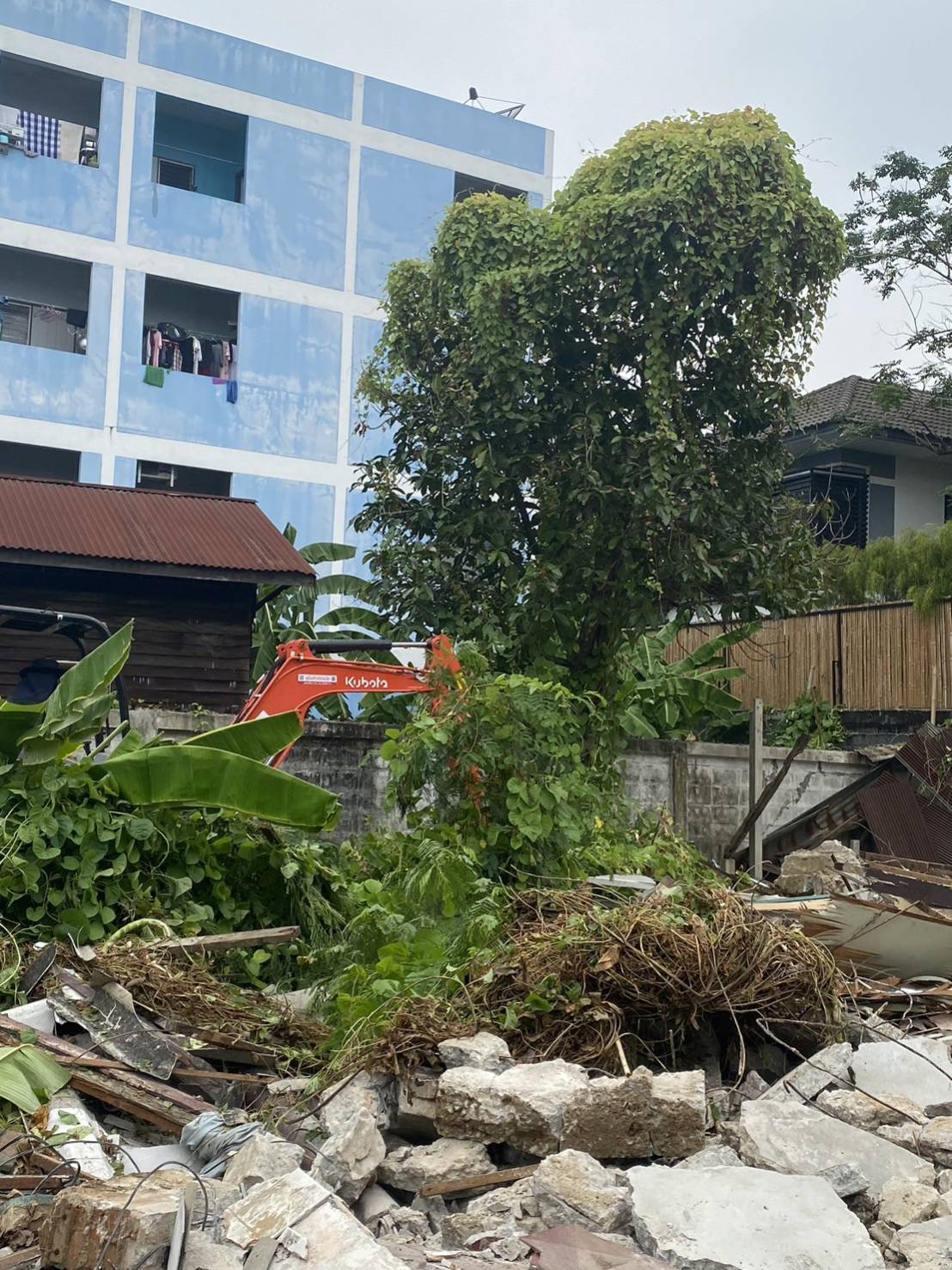 ซื้อบ้านไม้ รื้อถอน ถมดิน หมู่บ้านเศรษฐกิจ - semconstruct