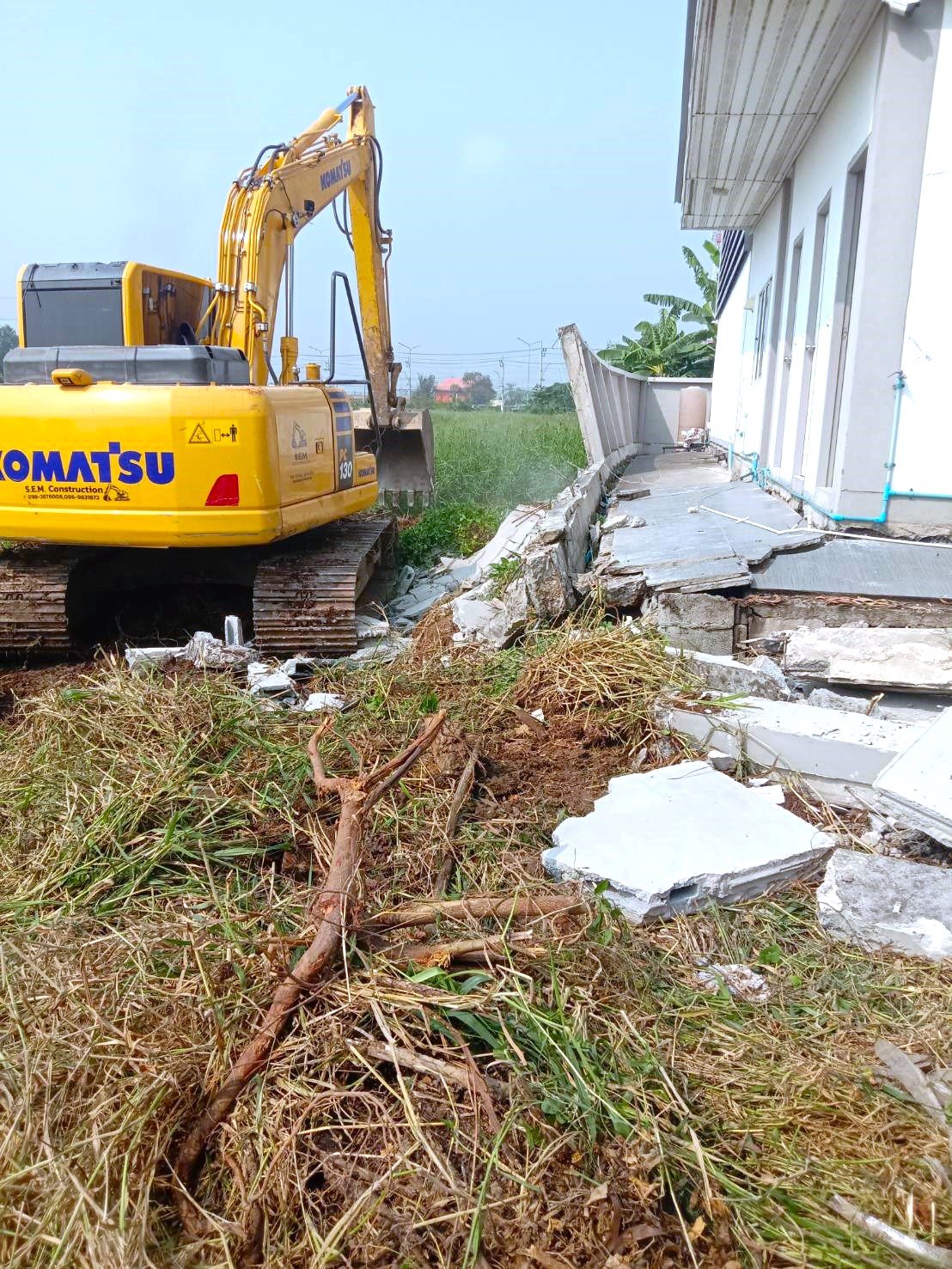 กดเข็ม รือถอนกำแพงรอบบริษัท RS-R Thailand ลาดกระบัง - semconstruct