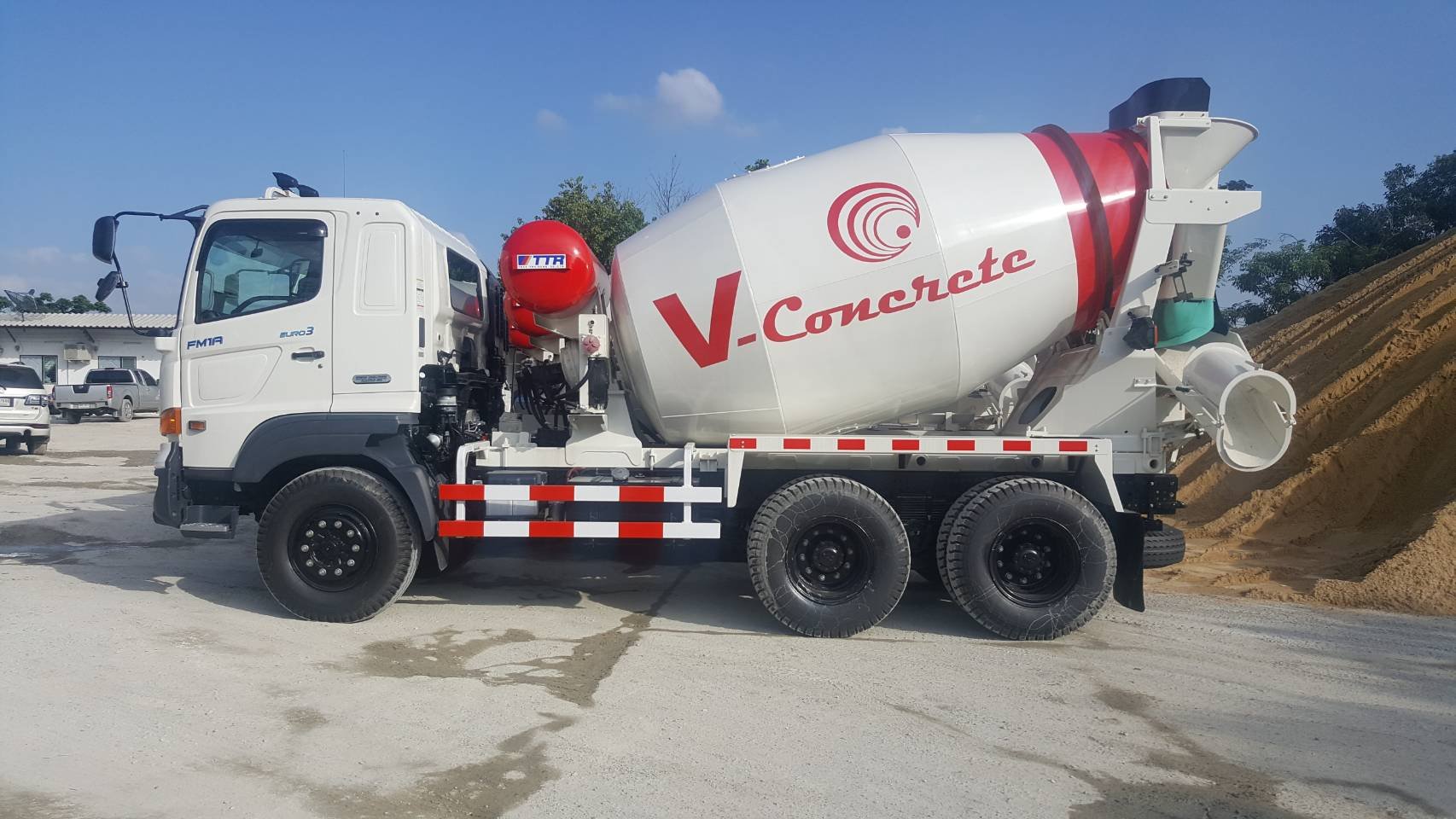 V-CONCRETE ผลิตและจัดจำหน่ายคอนกรีตผสมเสร็จ