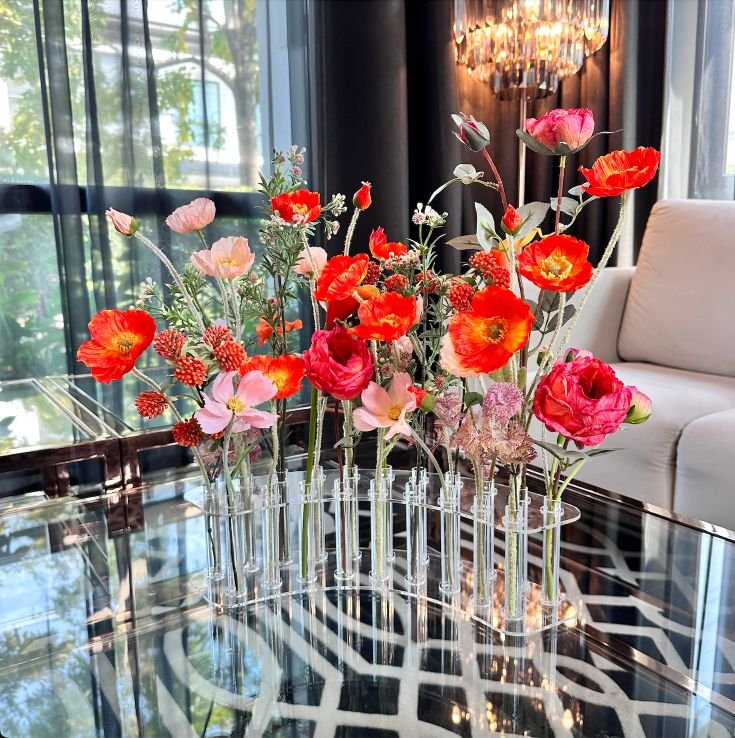 แจกันพร้อมชุดดอกไม้ Ikebana Curve ( Clear Acrylic Crystal ) แบรนด์ Atmo ...