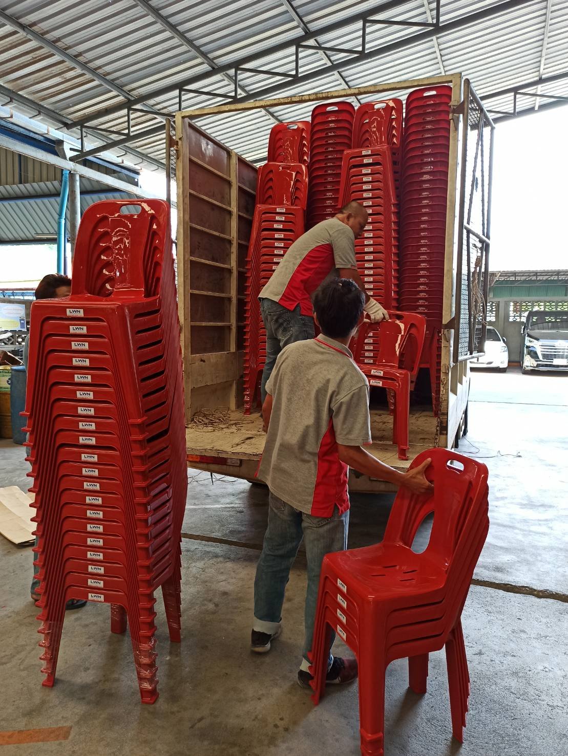 เก้าอี้พลาสติกมีพนักพิง ทำชื่อฟรี ไม่มีขั้นต่ำ A1/A3 - lwnlife