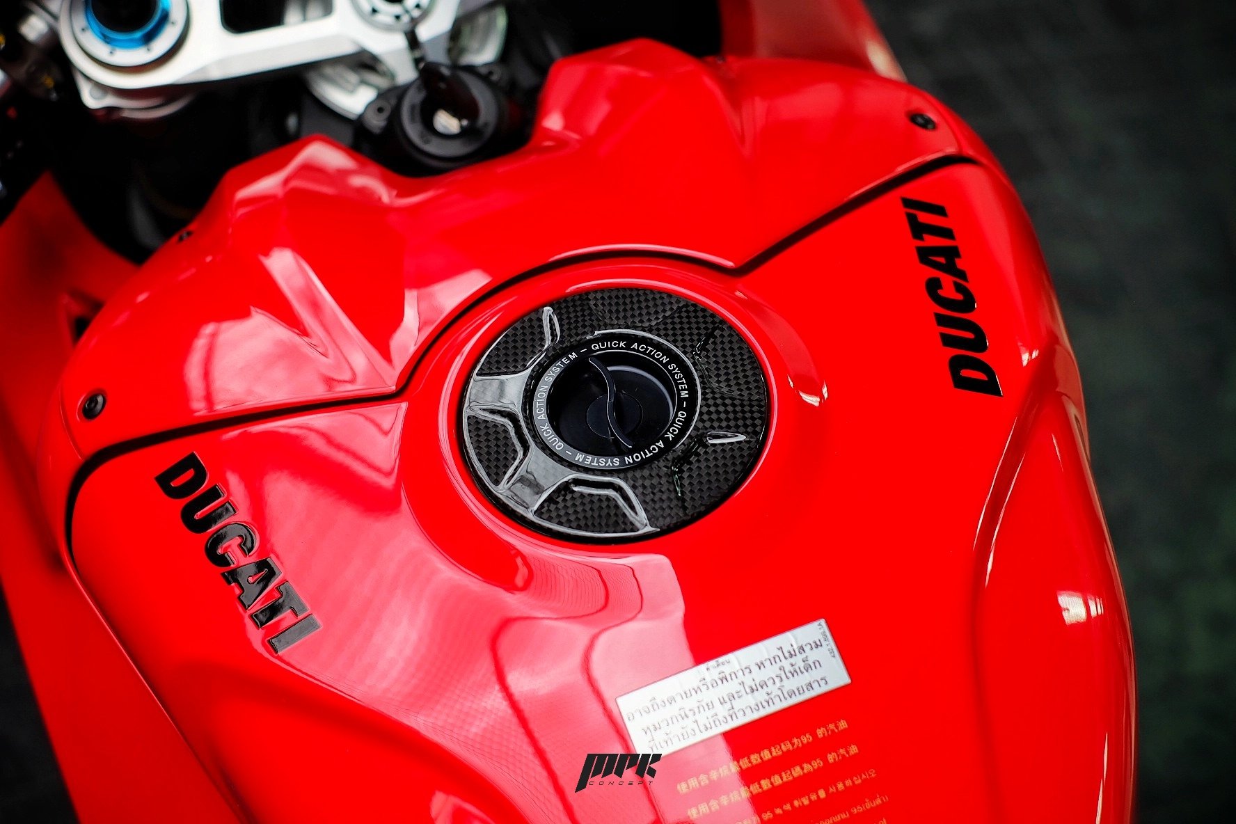 ฝาถังแต่งคาร์บอน TWM QUICK ACTION CARBON FIBER GAS CAP FOR SUPERBIKE ...