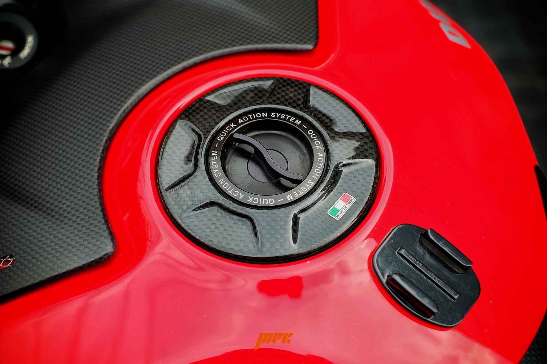 ฝาถังแต่งคาร์บอน TWM QUICK ACTION CARBON FIBER GAS CAP FOR SUPERBIKE ...