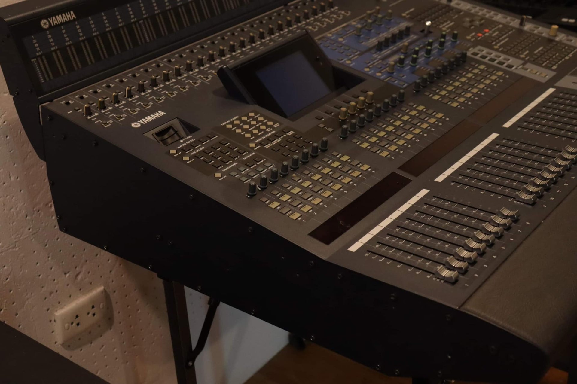 Yamaha DM2000 Digital Mixer - fusionmusic