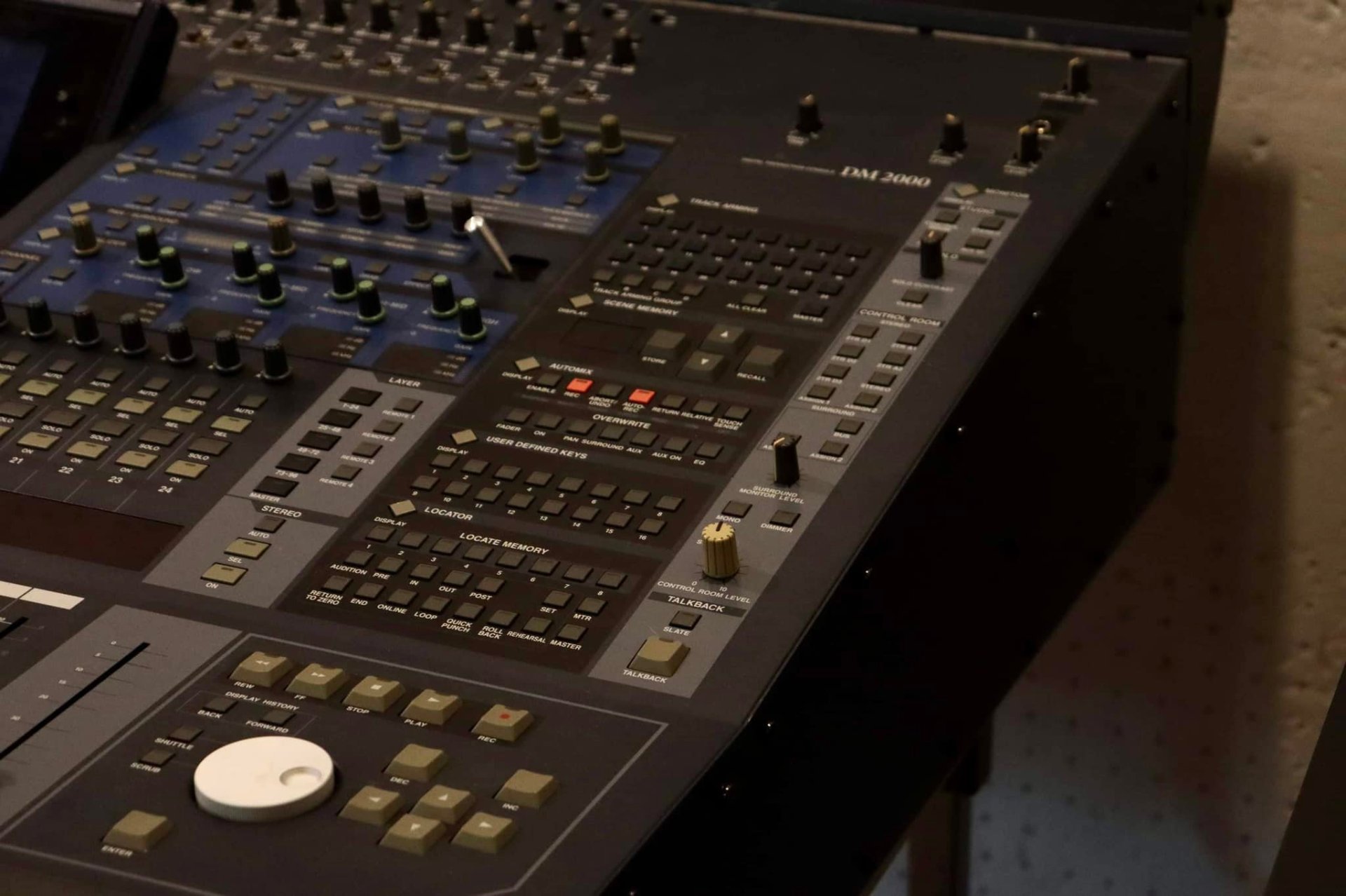 Yamaha DM2000 Digital Mixer - fusionmusic