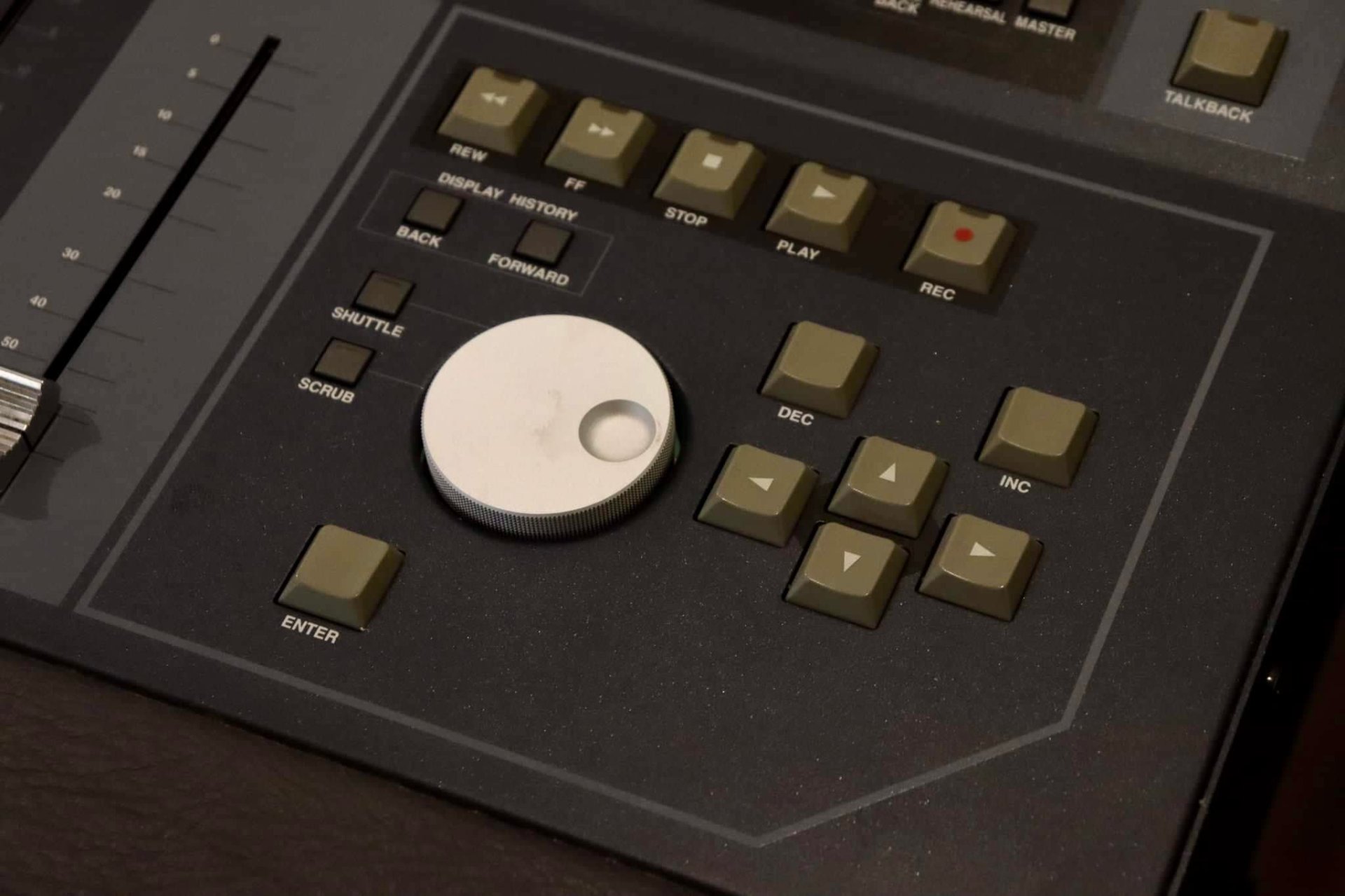 Yamaha DM2000 Digital Mixer - fusionmusic