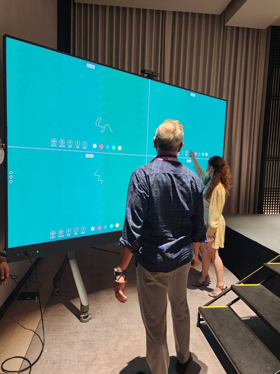 บริการให้เช่าจออัจฉริยะ Interactive Display , LED TV