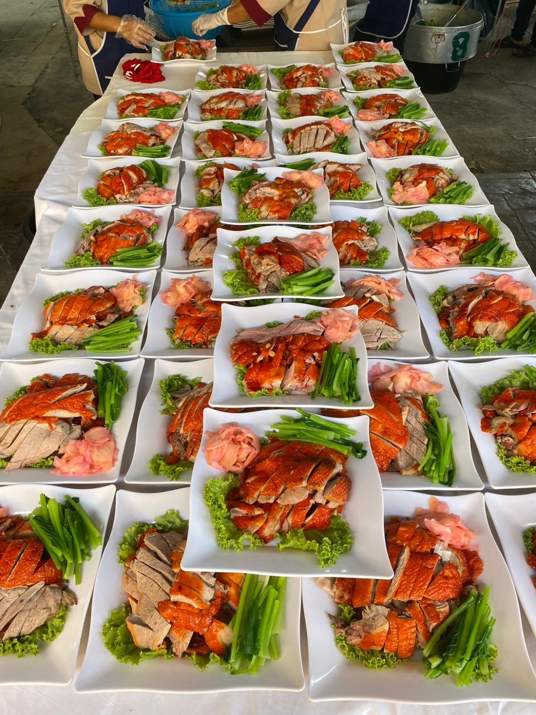 รับจัดงานเลี้ยง โต๊ะจีน โต๊ะไทย บุฟเฟ่ต์ งานแต่ง ราคาโดนใจ