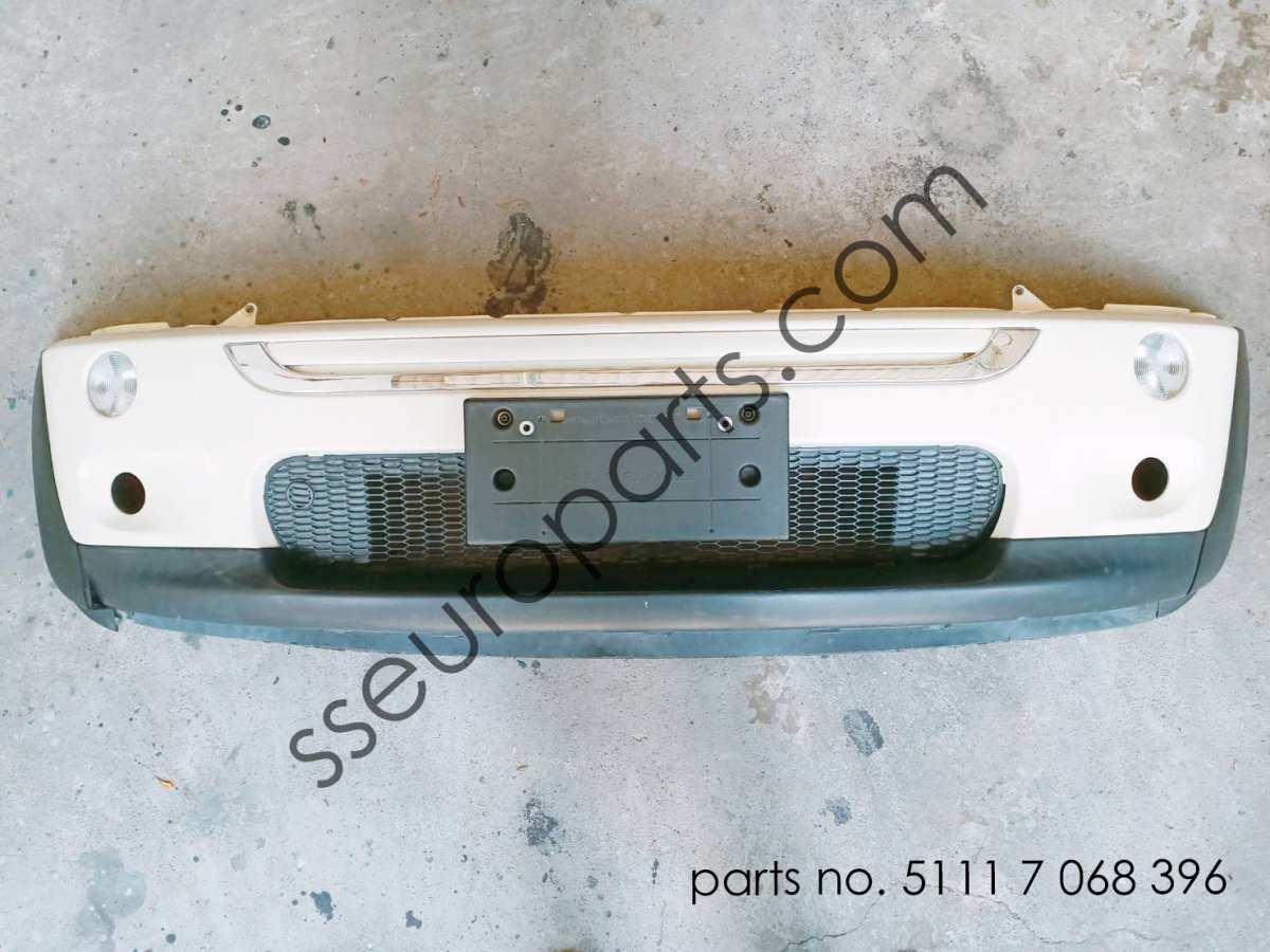กระจังหน้า หมายเลขชิ้นส่วน: 51117068396 7068396 - sseuroparts