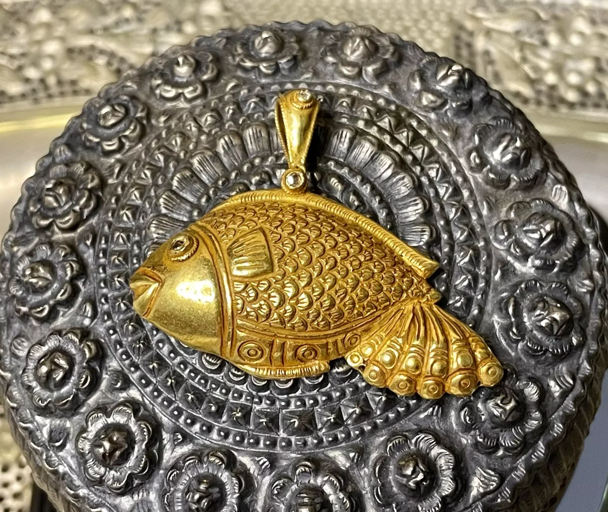 Gold carp pendant - thaiantiquethongboran